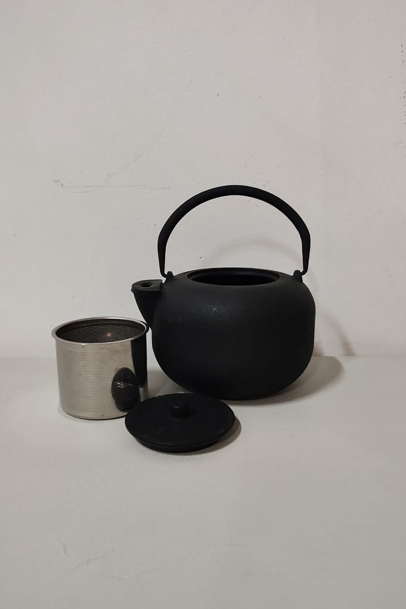 Black Tea Pot – ProppedUpRentals