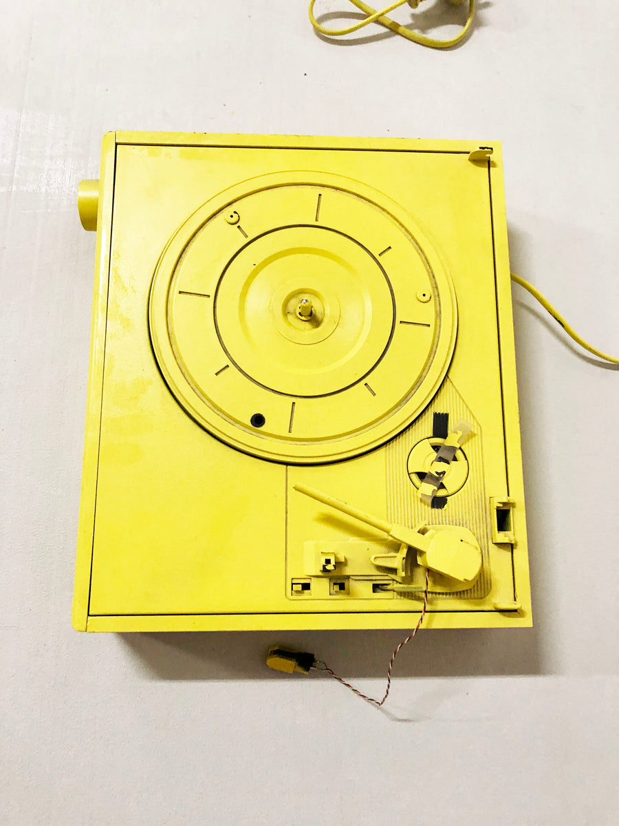 Yellow Vintage Record Player – ProppedUpRentals