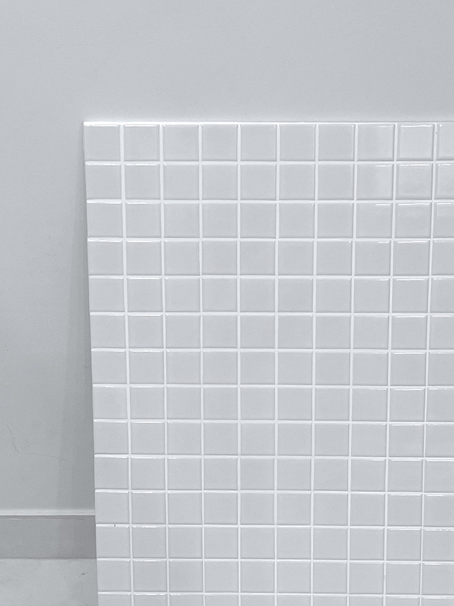 White Reflective tiled backdrop (77cm) – ProppedUpRentals