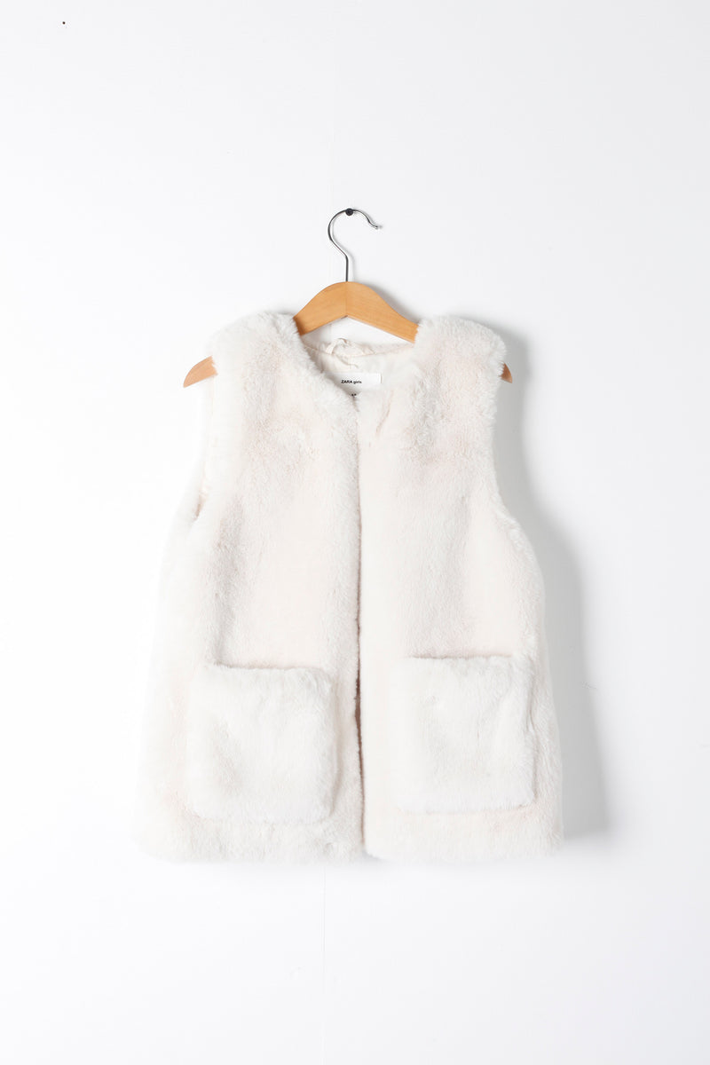 Girls White Fake Fur Gilet – ProppedUpRentals