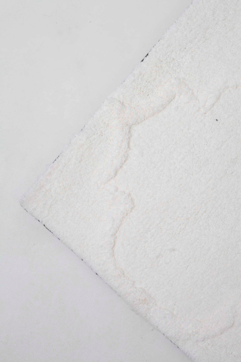 White Textured Rug with Traditional Design – ProppedUpRentals