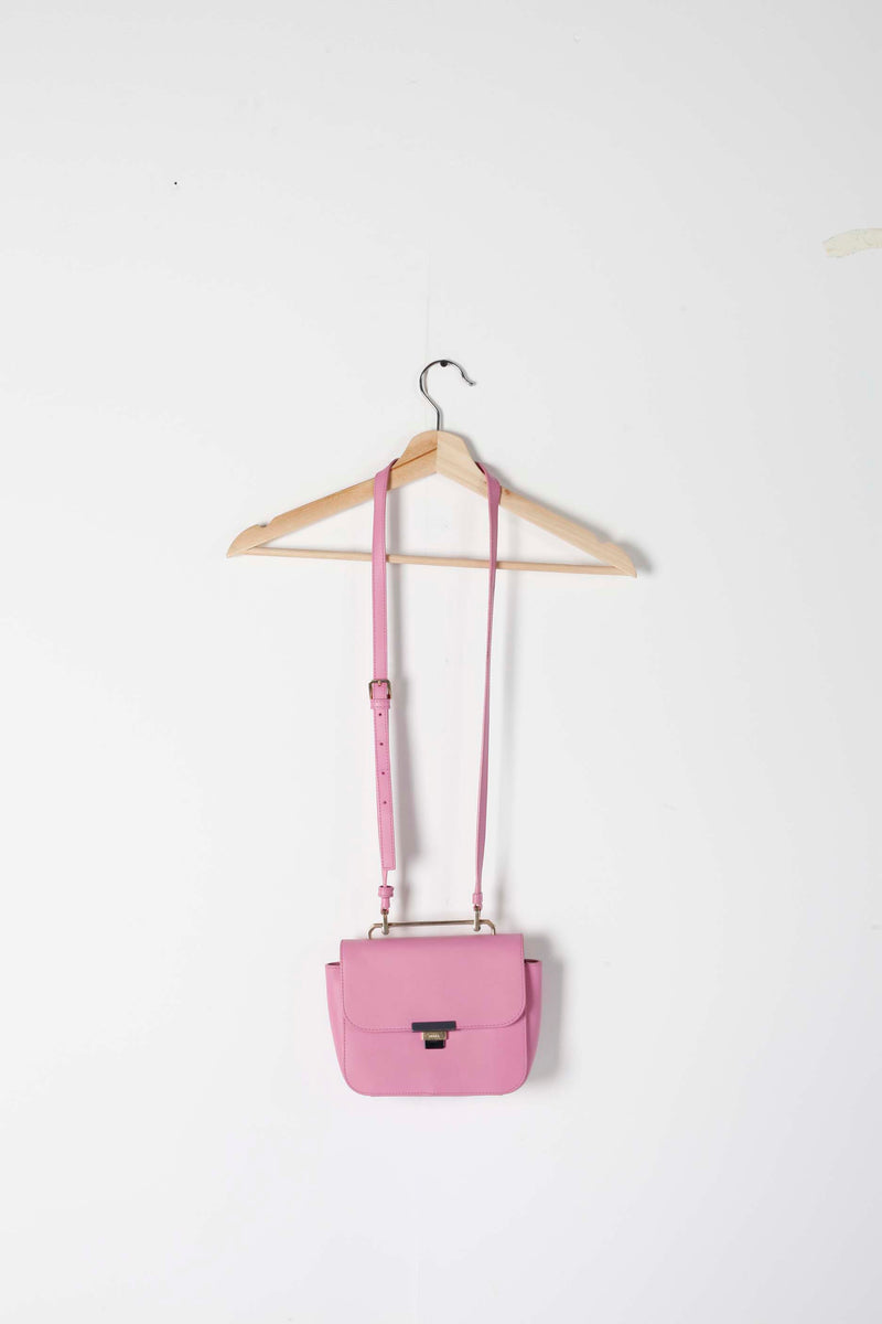 Pink Bag with Gold Hardware – ProppedUpRentals