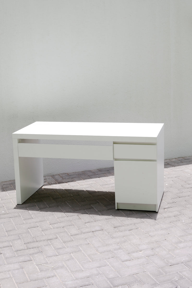 WHITE WOODEN OFFICE DESK – ProppedUpRentals